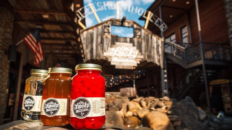 Ole Smoky Moonshine Flavors and Review - Legal Moonshine?